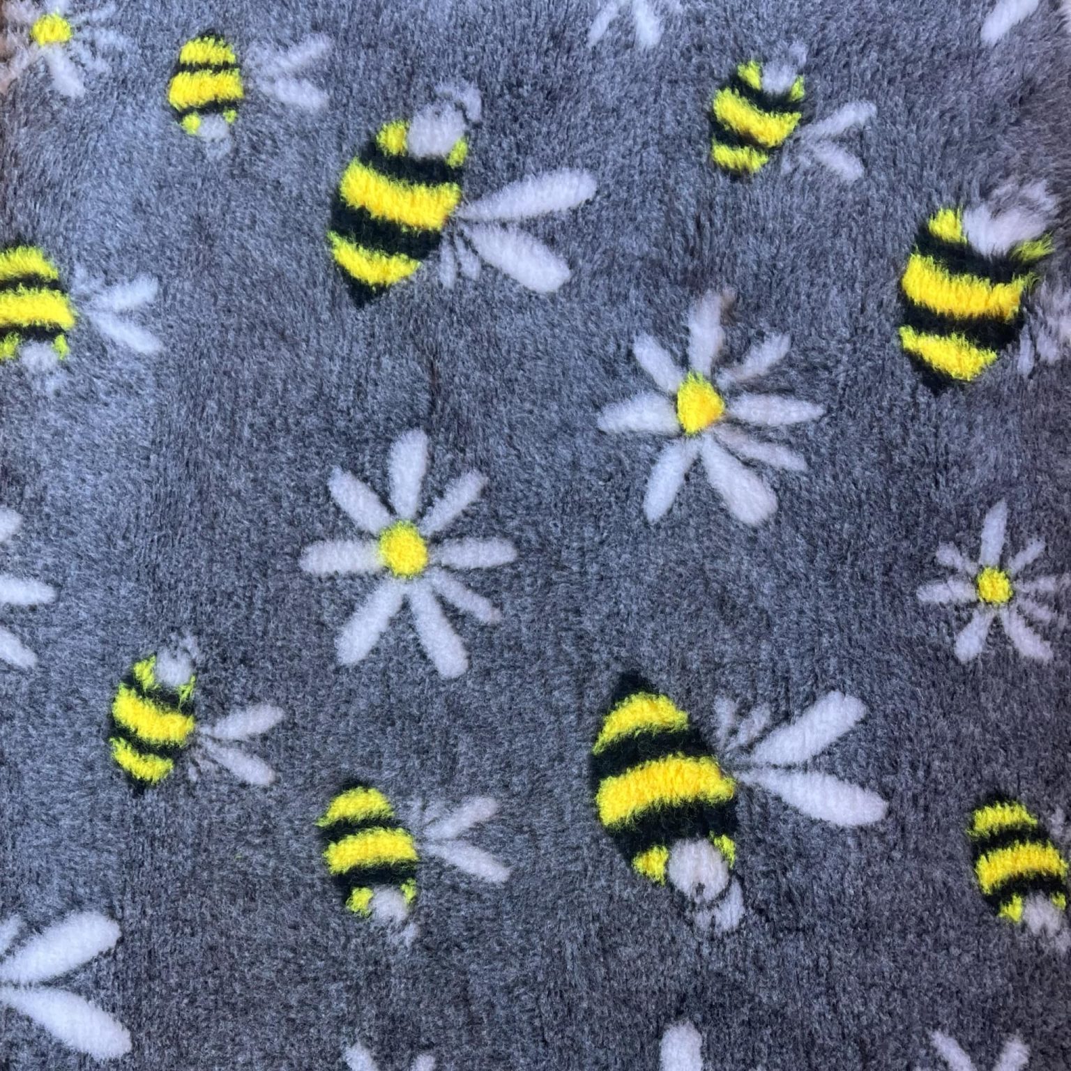VetBed – Non Slip – Bees & Flowers – The Wolf's Den